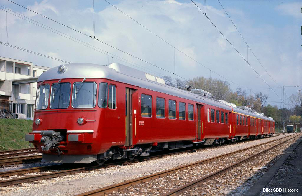 PIKO 97250 SBB el. Triebzug RABDe 12/12 3-teilig MIRAGE, rot, Ep. III, DC World of Trains ...